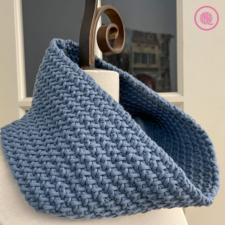 Learn to Loom Knit the Herringbone Cowl! - GoodKnit Kisses
