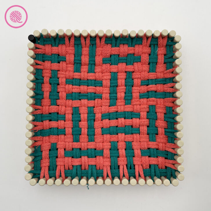 How to Weave a Log Cabin Design - GoodKnit Kisses
